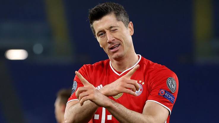 SOME BEST MOMENTS OF ROBERT LEWANDOWSKI (thread) https://t.co ...