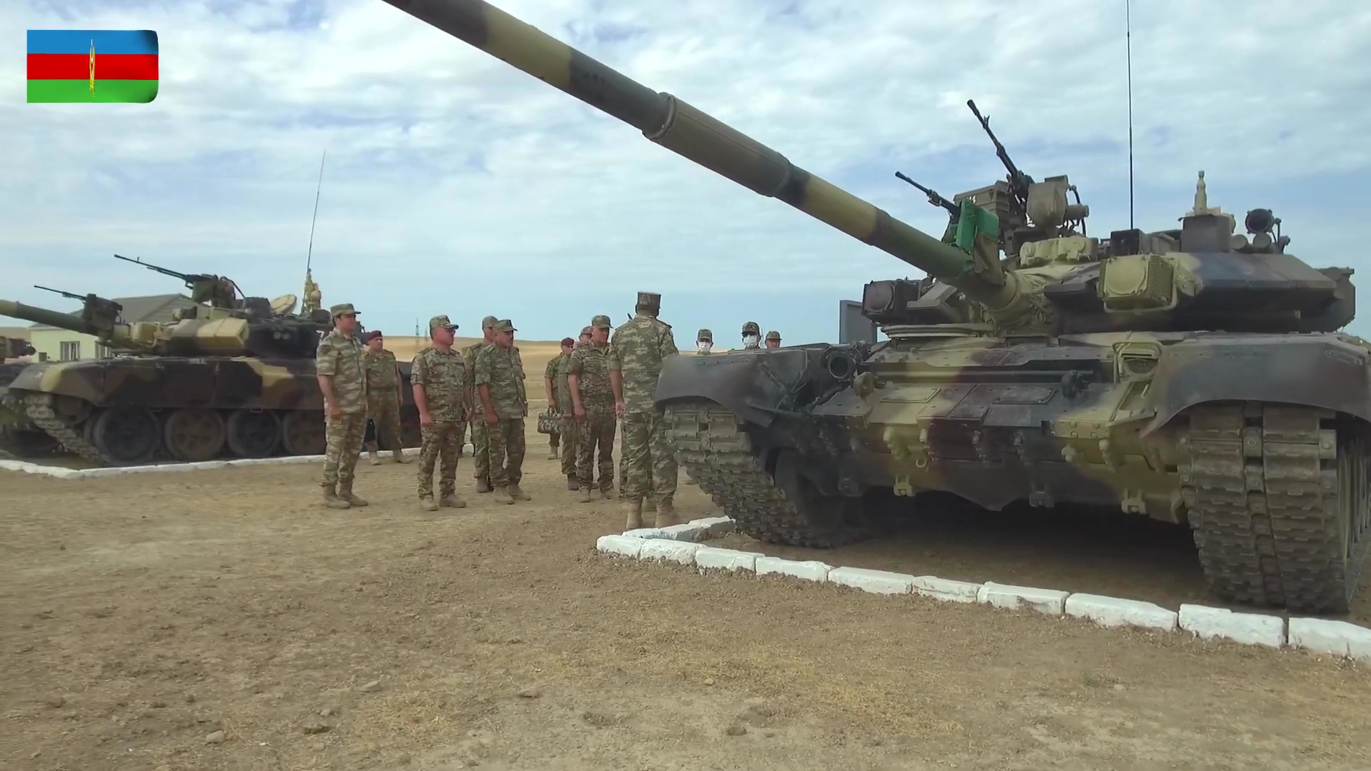 𝔗𝔥𝔢 𝔇𝔢𝔞𝔡 𝔇𝔦𝔰𝔱𝔯𝔦𝔠𝔱 on Twitter: "Azerbaijan Army' T-90S MBTs, with barrel mounted 7,62mm PKTM for ...
