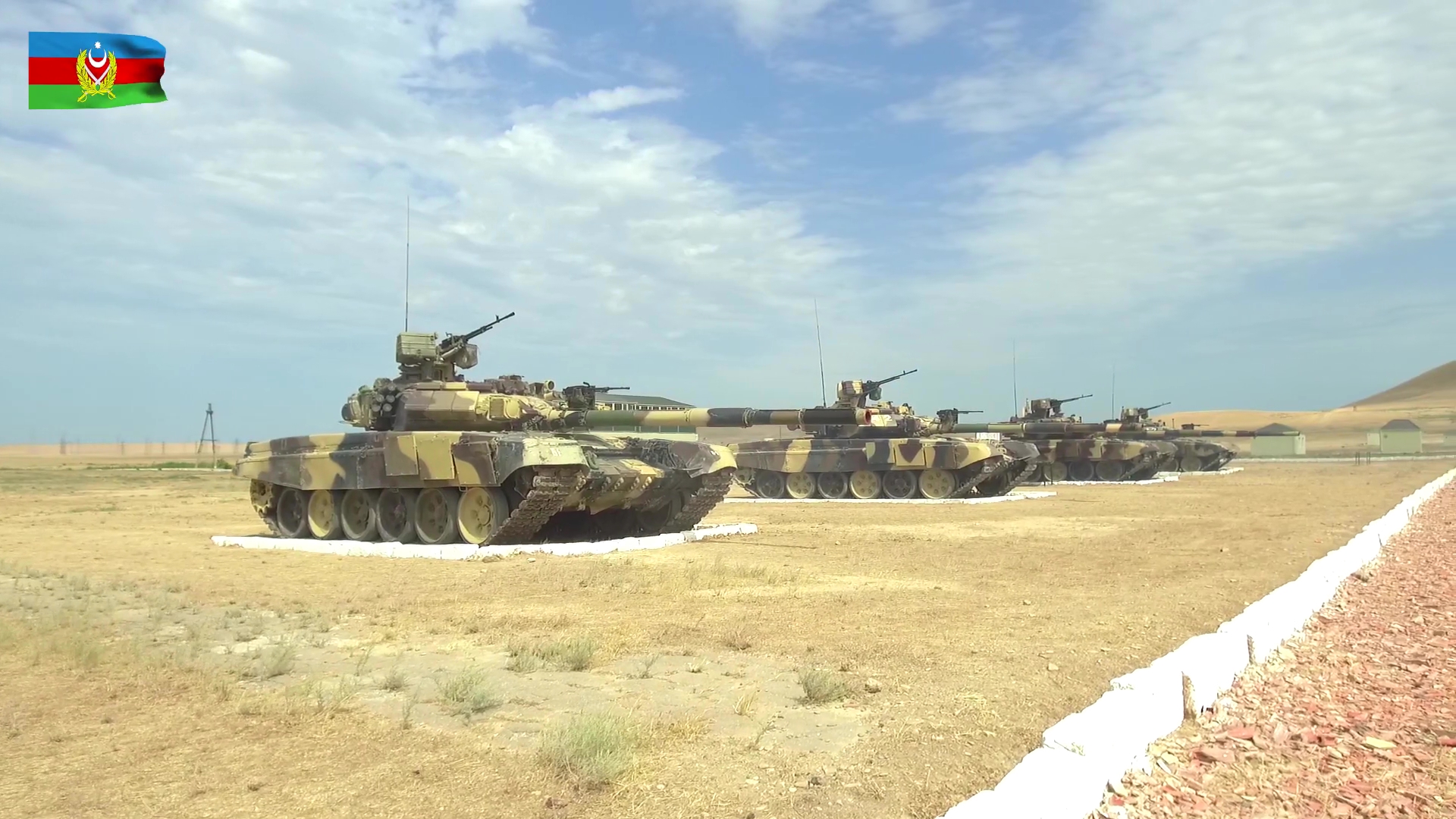 𝔗𝔥𝔢 𝔇𝔢𝔞𝔡 𝔇𝔦𝔰𝔱𝔯𝔦𝔠𝔱 on Twitter: "Azerbaijan Army' T-90S MBTs, with barrel mounted 7,62mm PKTM for ...