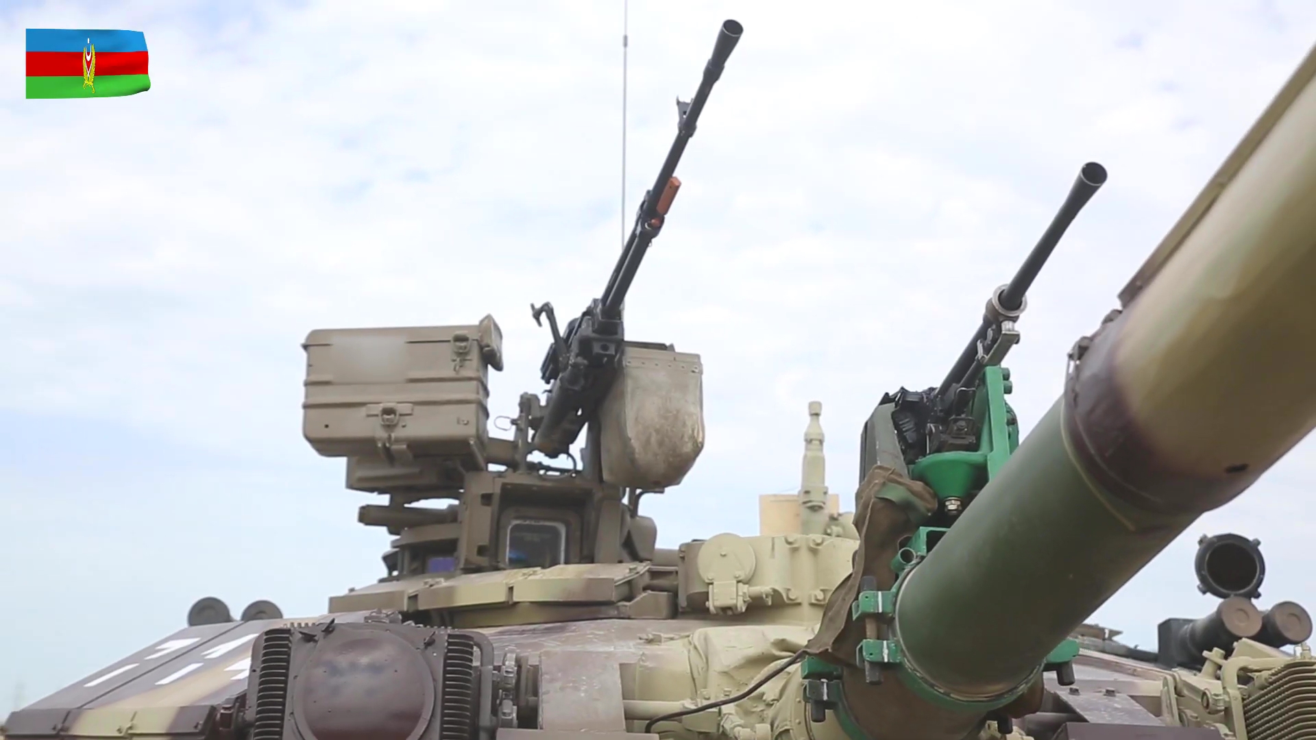 𝔗𝔥𝔢 𝔇𝔢𝔞𝔡 𝔇𝔦𝔰𝔱𝔯𝔦𝔠𝔱 on Twitter: "Azerbaijan Army' T-90S MBTs, with barrel mounted 7,62mm PKTM for ...