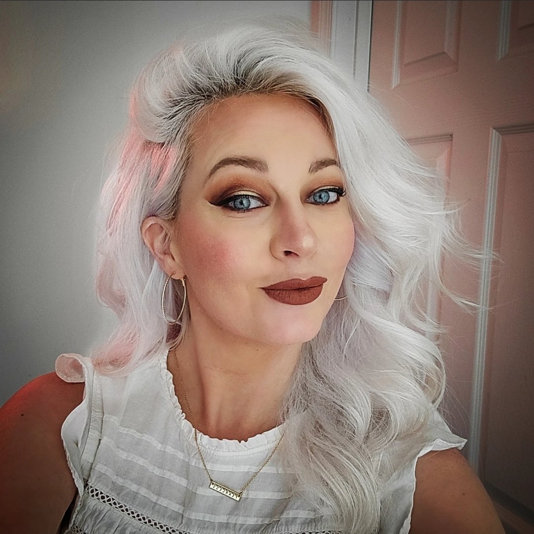 Julia Hubbard's Instagram, Twitter & Facebook on IDCrawl