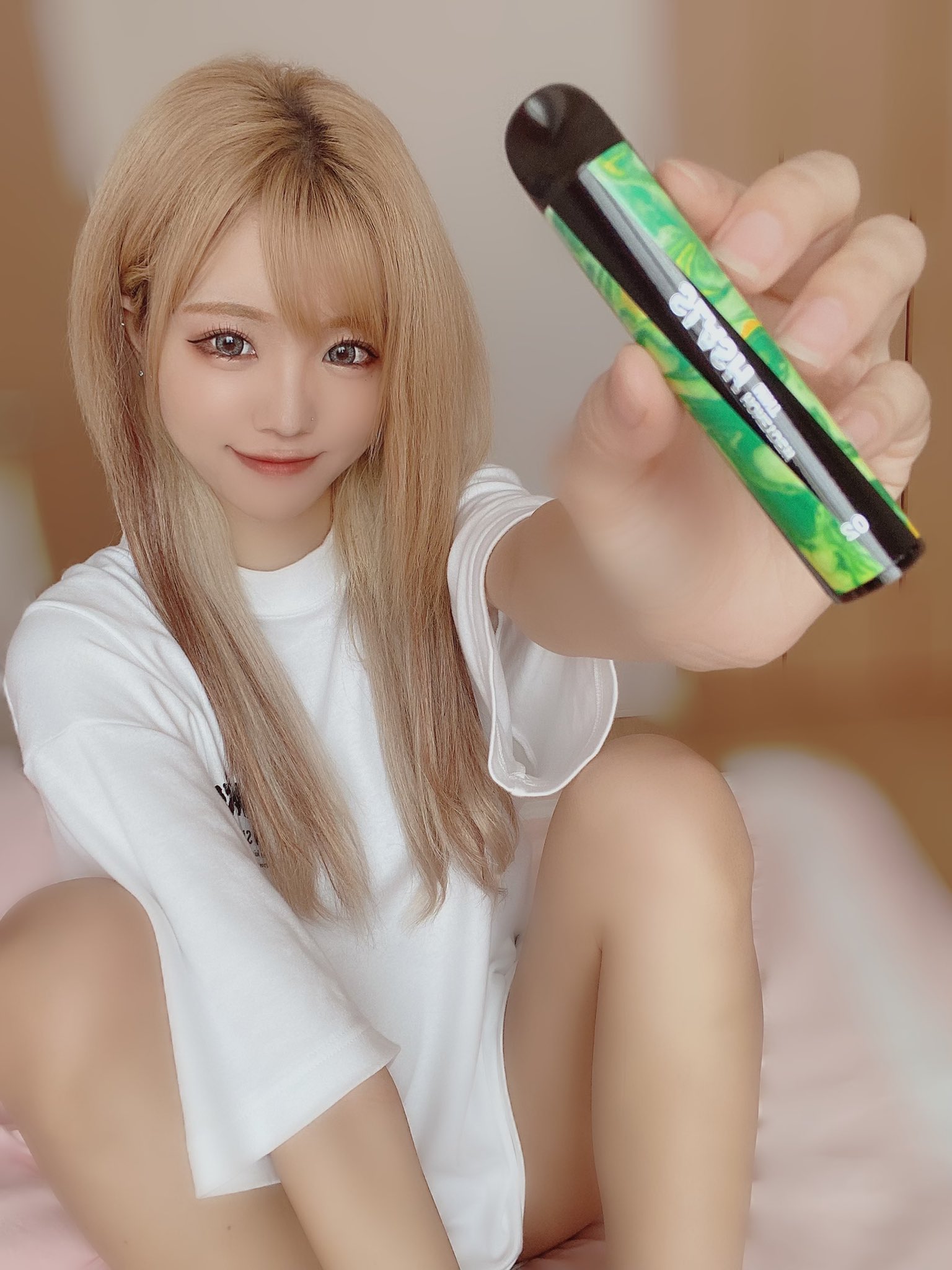 あちたん🐣💙 on Twitter: "#PR (@VapeSlash)さんの持ち運びシーシャ！ ニコチンもタールも0だから非喫煙者のわたしにもすごく良かった🥲 撮影の小道具にも使っちゃおっと ...