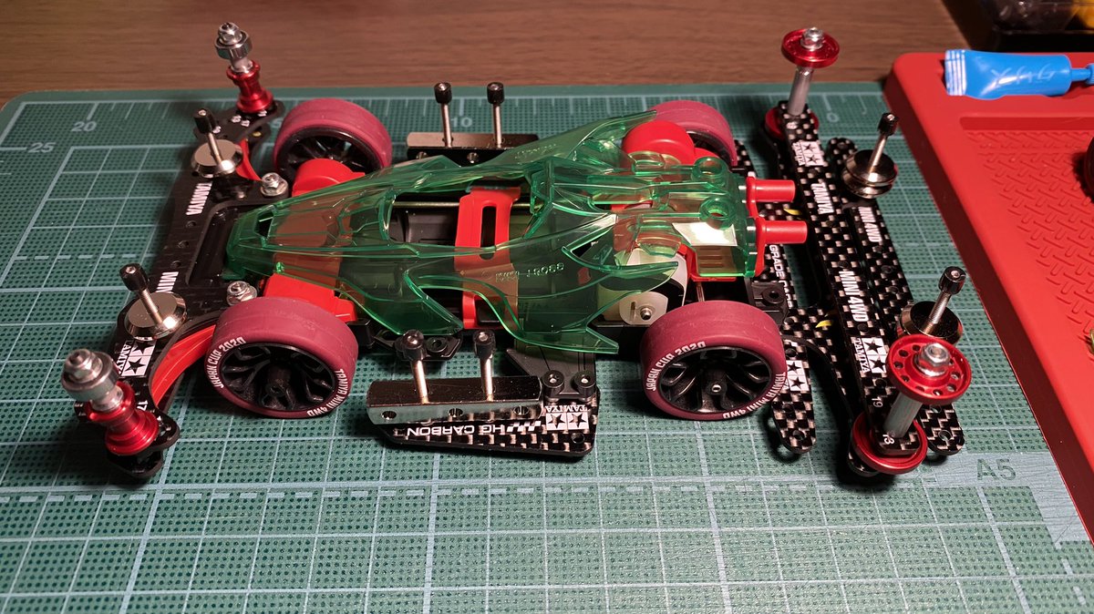 くるる on Twitter: "BMAXのVZも完成〜。VZは軽量スプリント（最高速度重視）、FM-Aは重量パワー（安定性重視）という位置付け。（にしたい。）あとはボディの塗装！ #ミニ四駆 ...