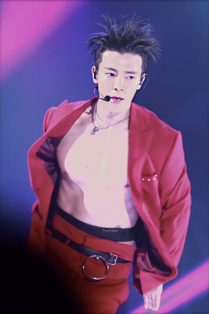 Lee Donghae Abs
