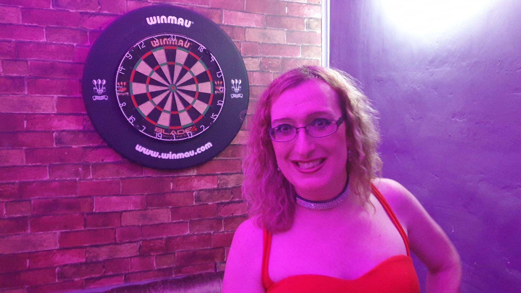 Tw Pornstars 2 Pic Essex Girl Lisa Twitter Hmmm I Know Which Dartboard I Would Rather Play