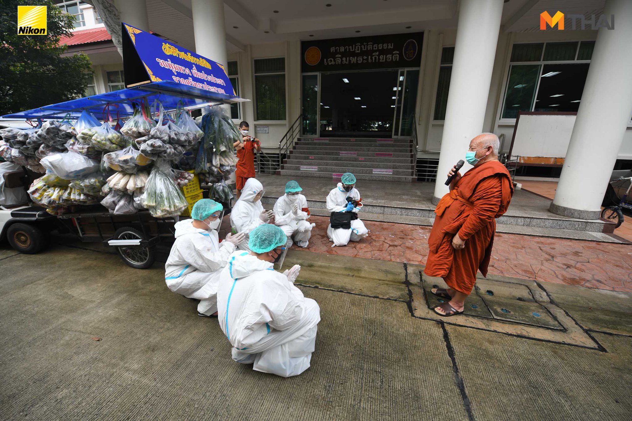 MThai on Twitter: "“ให้เอาความเป็นพระไว้ที่วัด แต่เวลาออกไปช่วยชาวบ้าน ให้เอาความเป็นมนุษย์ออกไป ...