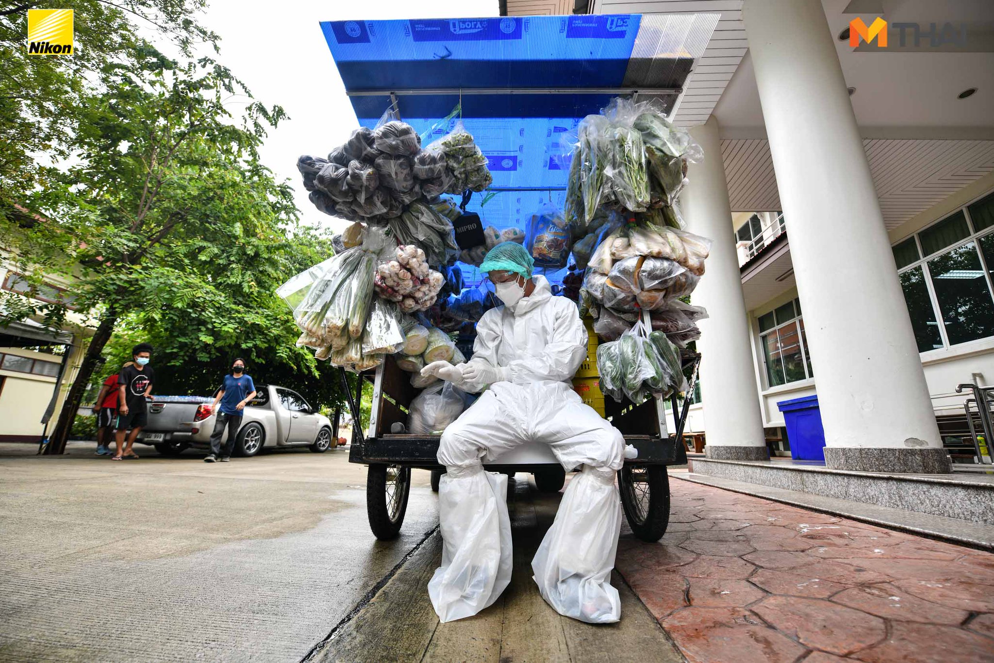 MThai on Twitter: "“ให้เอาความเป็นพระไว้ที่วัด แต่เวลาออกไปช่วยชาวบ้าน ให้เอาความเป็นมนุษย์ออกไป ...