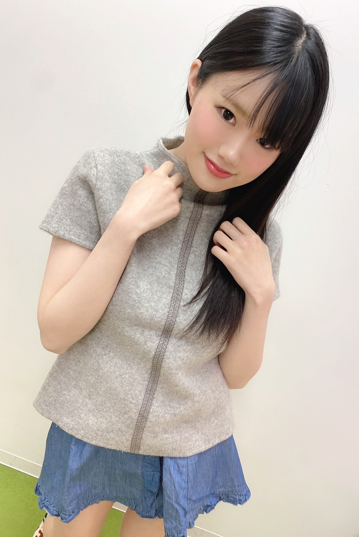 この度、白城リサちゃん私物のニットのトップスとサイン入りチェキ1枚を出品しました ️ ぜひこの機会にご参加ください！ https://t.co/vWB871rL7H #白城リサ #しろりさ ...