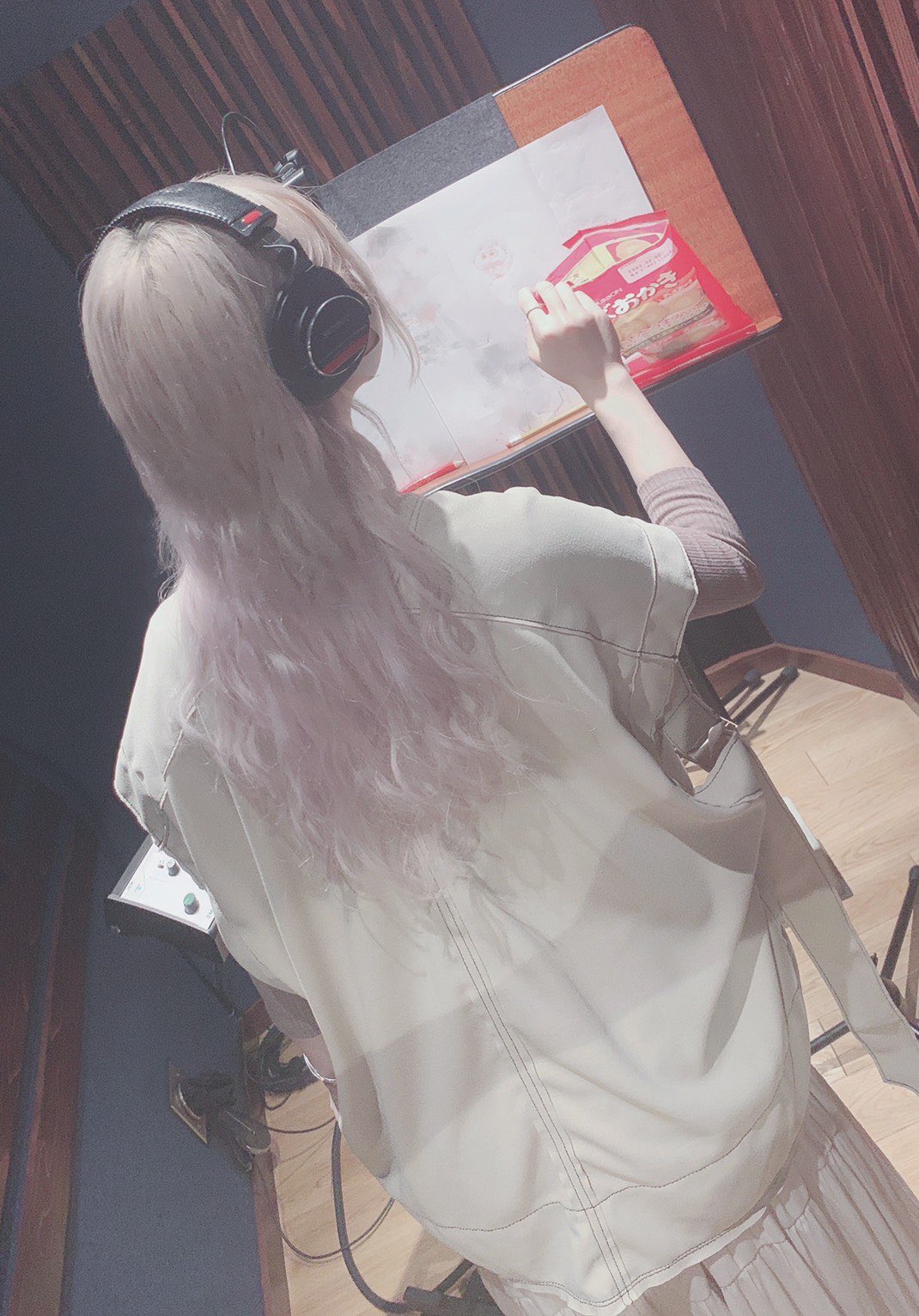 konoco Staff on Twitter: "本日はレコーディングでした♬ 隙あらばチーズおかきを覗くkonocoを激写📷 そしてkonoco Online Live 「WATERIAL ...