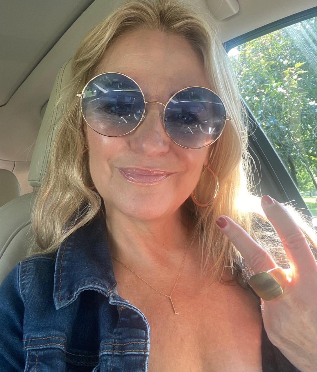 🎙Laura Steele🎙 on Twitter: "🎶 Let’s rock! Filling in for Stu now on @WJJK1045 😎 ️ https://t.co ...