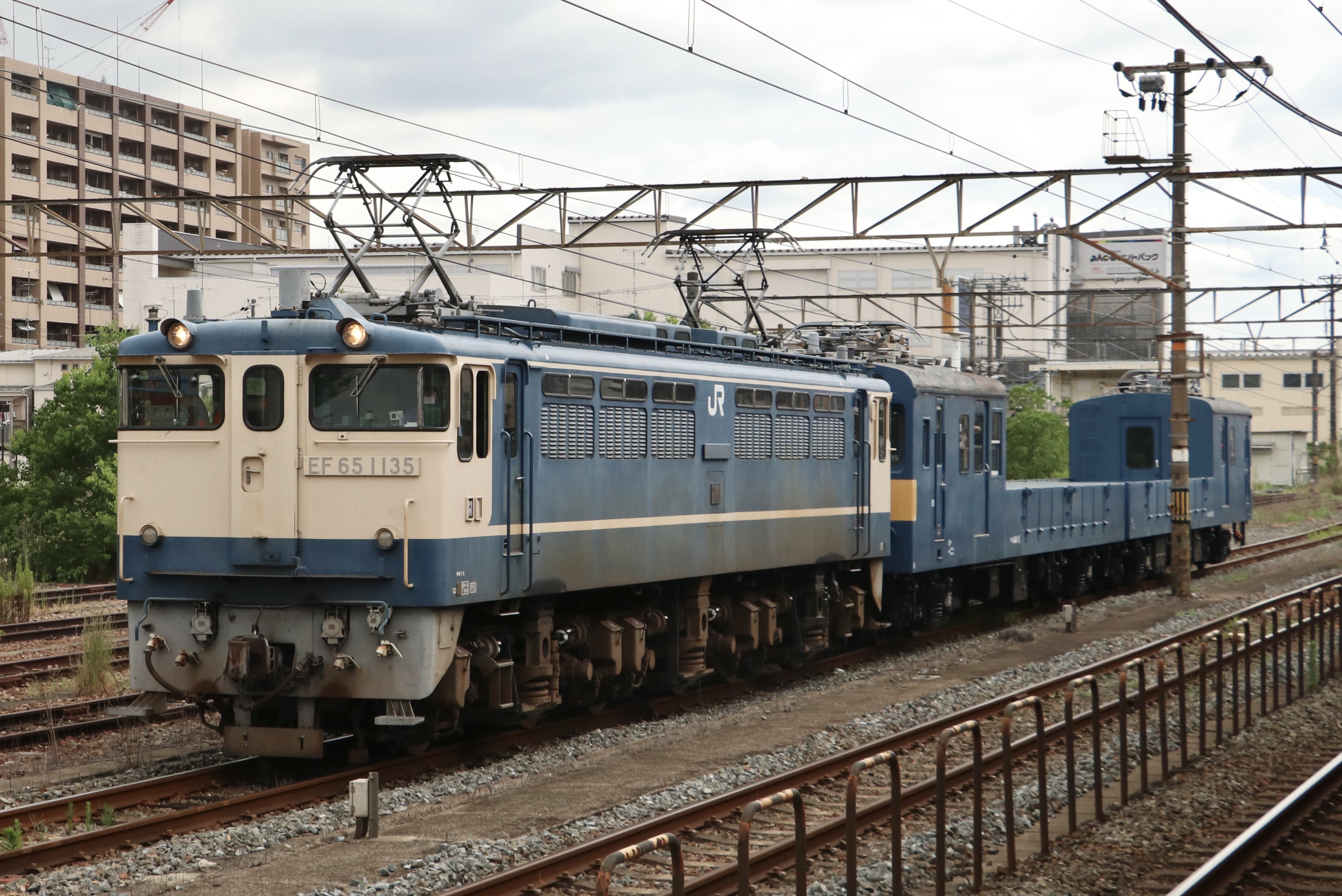 train 103 OPL on Twitter: "2021/8/6 配9992レ 京都鉄道博物館展示送り込み配給 EF65-1135+クル144-15+クモル145-1015 https ...