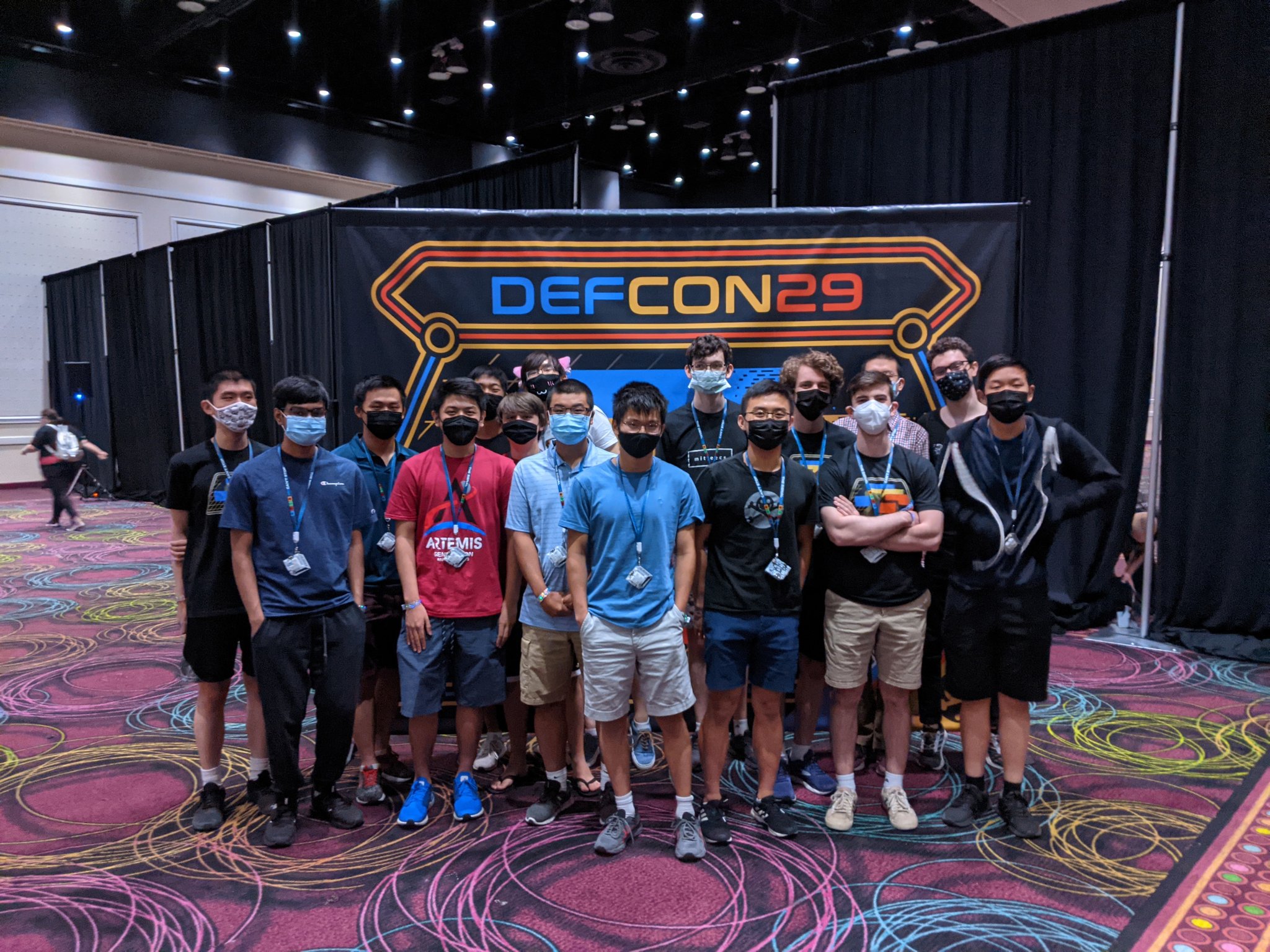 DiceGang on Twitter: "The DEF CON CTF crew (+1). Thanks @oooverflow for organizing! https://t.co ...