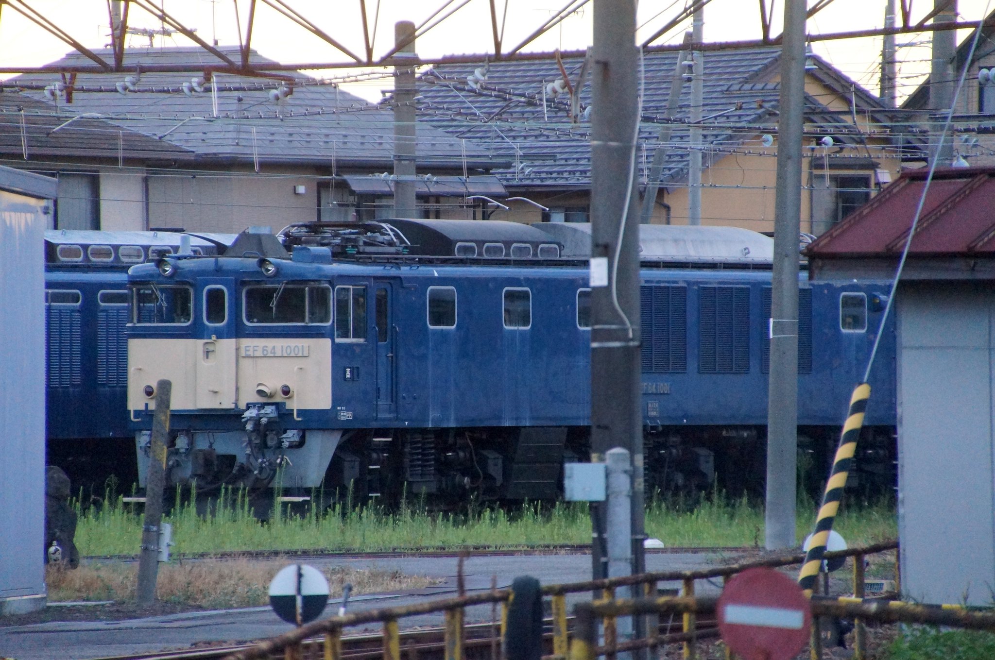 波鉄 on Twitter: "2021.8.10 早朝 高崎車両センター＆高崎機関区 DD51-842 DE10-1752 EF64-37 EF64-1001 EF64-1053 EF65 ...