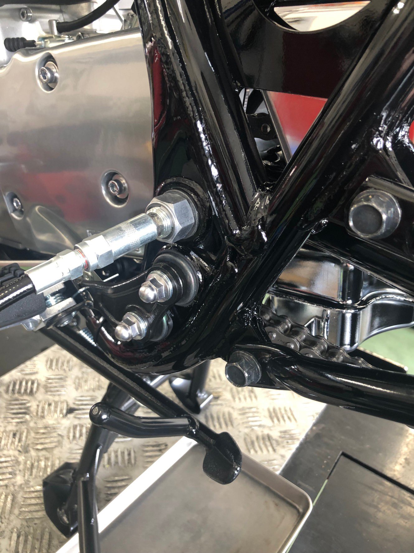 YSP佐賀 on Twitter: "新車SR400FEの納車整備進行中です🙏 しっかりグリスを注油します👍 #SR400FE #納車整備 #グリス注油 #ysp佐賀 #ヤマハ正規ディーラー ...