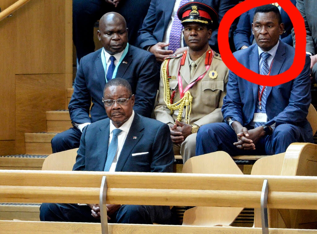 𝗨𝗧𝗔𝗝𝗜𝗥𝗜 𝗪𝗔 𝗠𝗔𝗦𝗛𝗔𝗞𝗔 𝗪𝗔 𝗪𝗔𝗟𝗜𝗡𝗭𝗜 𝗪𝗔 𝗩𝗜𝗢𝗡𝗚𝗢𝗭𝗜 Thread.. Mwaka juzi kwenye hafla ya mapokezi ya ndege ...