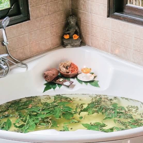 How to experience a rejuvenating and refreshing bath? -Per Ayurveda, “Snanam deepanam ayushyam ...