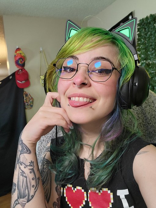 TW Pornstars - Lyssy (they/them) *free OF*. The latest pictures and ...