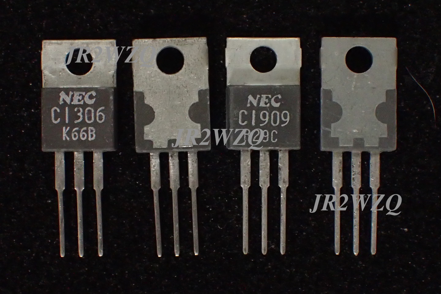 JR2WZQ, ham radio 📡📻 on Twitter: "50MHz帯の送信機に多く採用された2SC1306と、その後継品種の2SC1909。放熱用の金属片の形態は東芝や日立の製品と ...