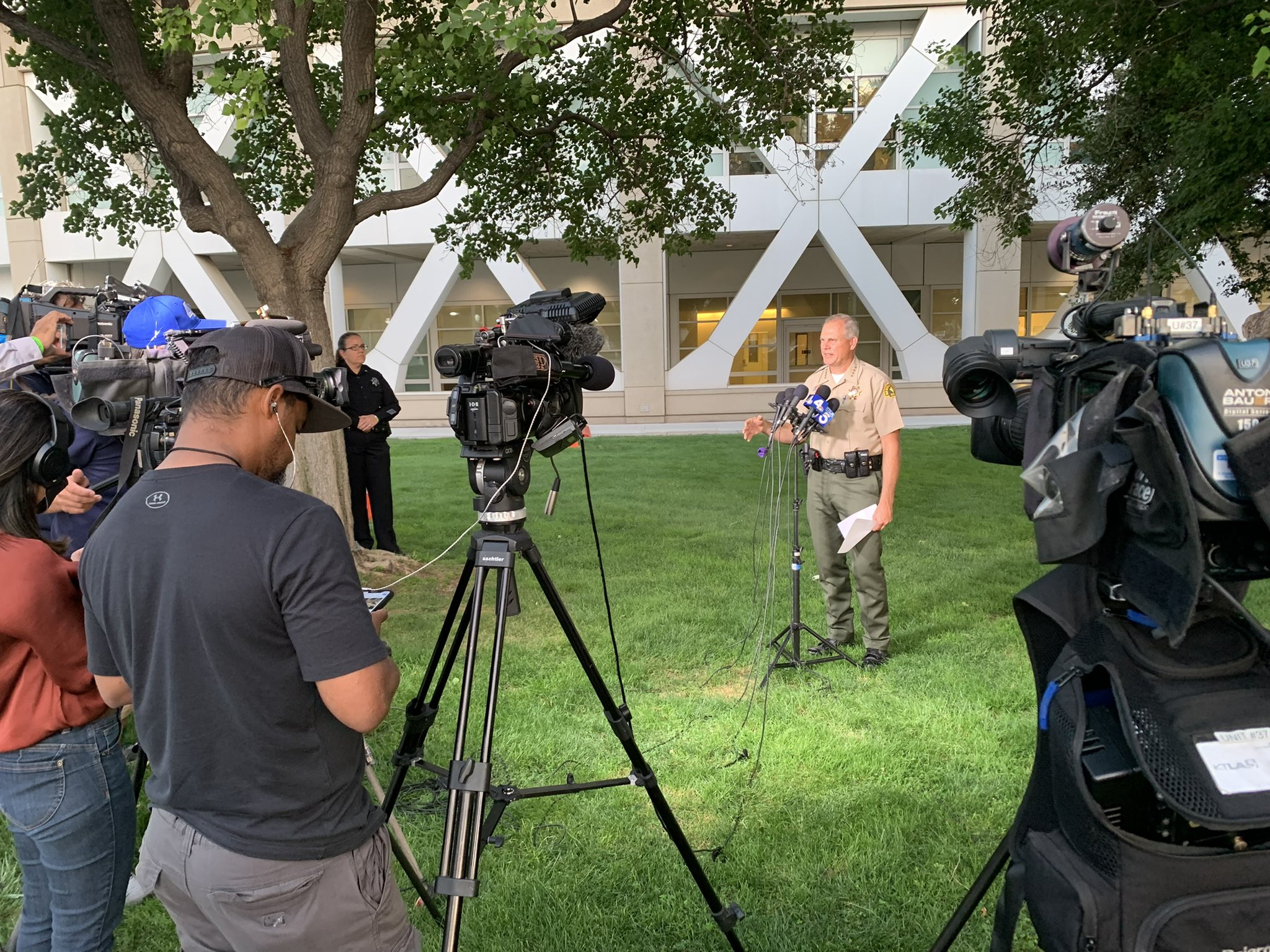 San Bernardino County Sheriff On Twitter Sheriff Dicus Provides An