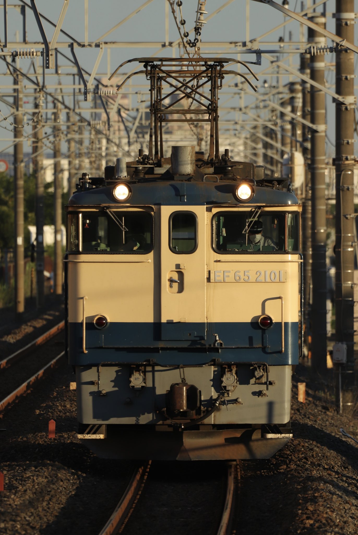 みぬま on Twitter: "おはようございます。本日は早起きしたので朝練へ。電車の中から虹が見えました。 1枚目 単2072 EF65 2101 2枚目 8178レ EF65 2127 ...