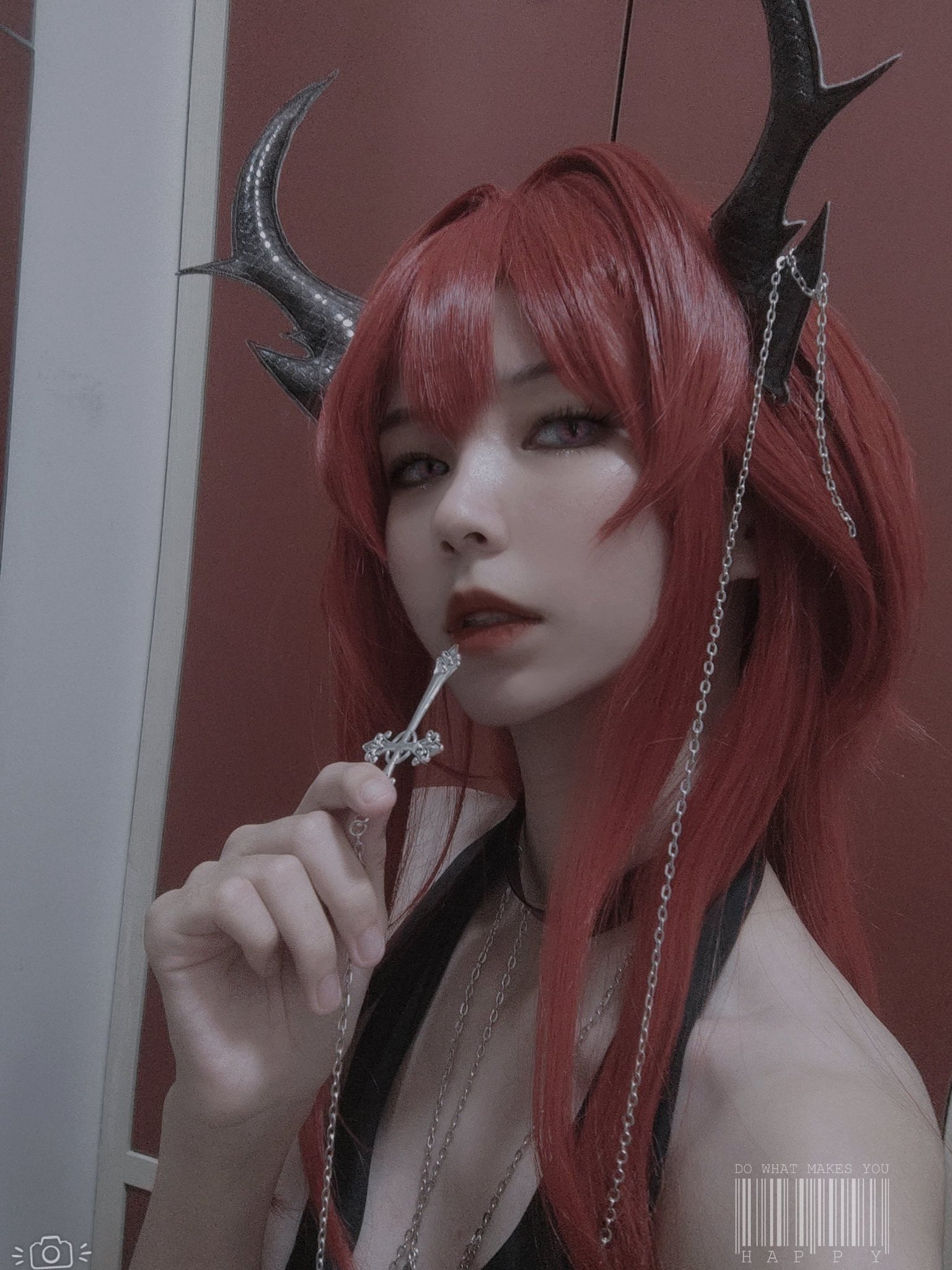 夜光 on Twitter: "是@qiandaiyiyu 老师的设定！！非常喜欢！！！！特意新做了假发来试衣服。希望老师不要嫌弃🙏 #アークナイツ #명일방주 #明日方舟 ...