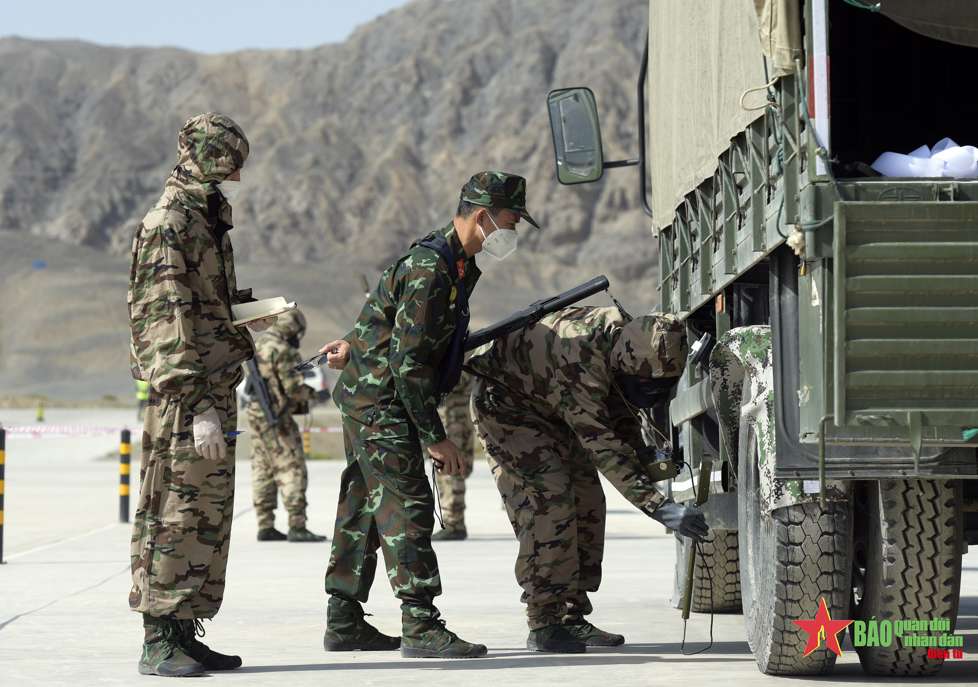 Lee Ann Quann on Twitter: "Slim and sleek, QBZ-95 matches the statue of Asian. The use of an odd ...