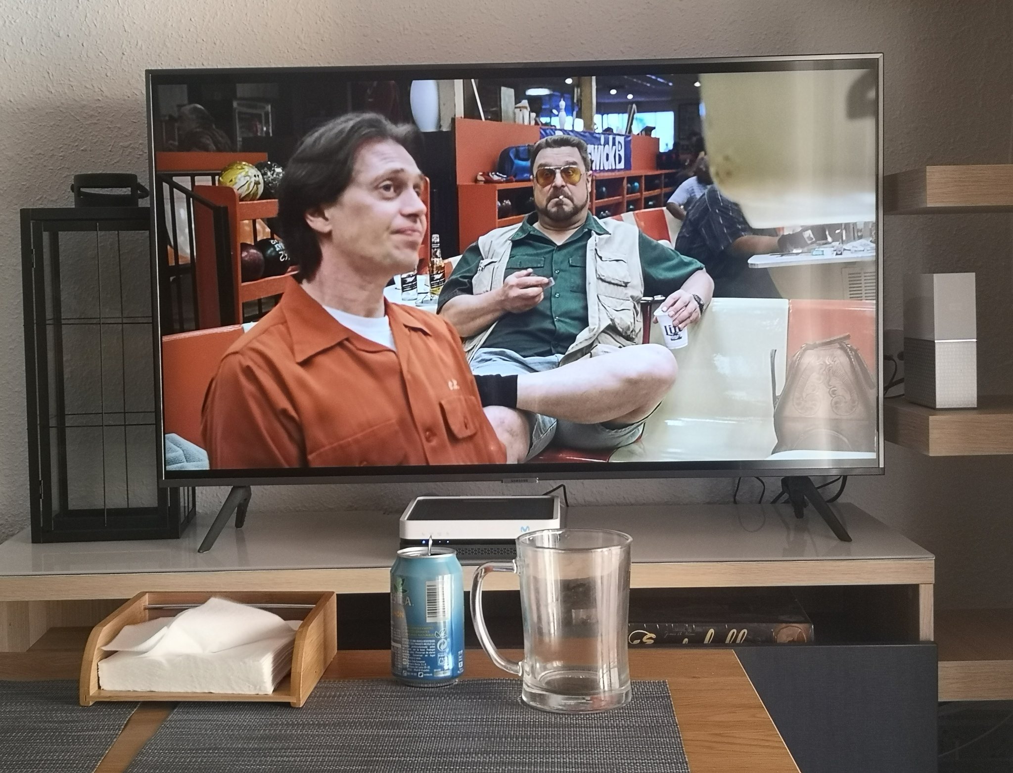 J.Giner Ilustración ENCARGOS CERRADOS on Twitter: "Y se mearon en tu p*ta alfombra 😔 https://t ...