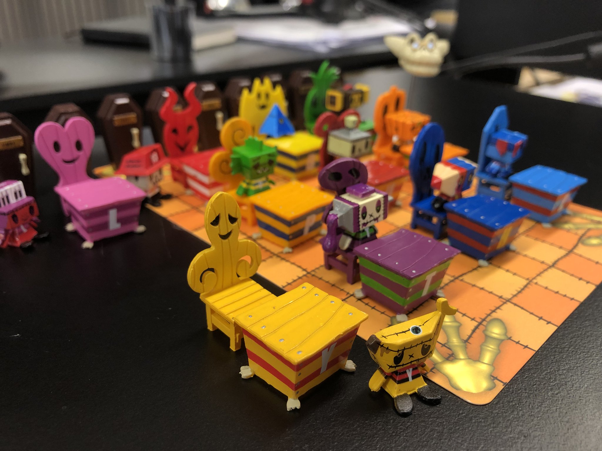 ミルキーカートゥーン on Twitter: "疲れた時に並べたくなるやつですw もちろん、仕事中に自分のデスクで並べていますw (ないしょだよ） 今週もお疲れさまでした！ #イワタナオミ ...