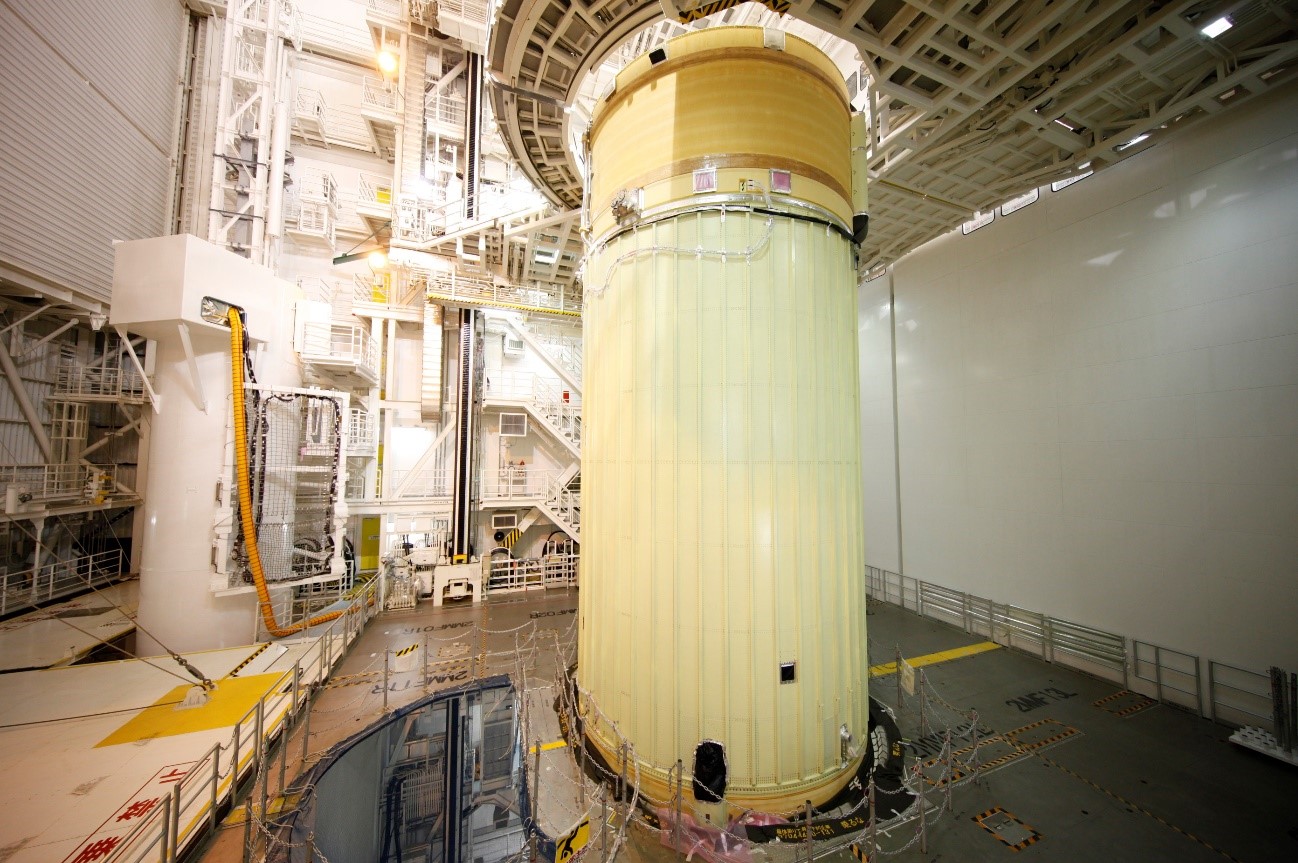 imgurの人／とほほ電池 on Twitter: "RT @JAXA_jp: 【H3ロケット今日の一枚】 「1段／2段機体の再結合作業（2段機体 再VOS）」を公開しました。 ぜひご覧 ...