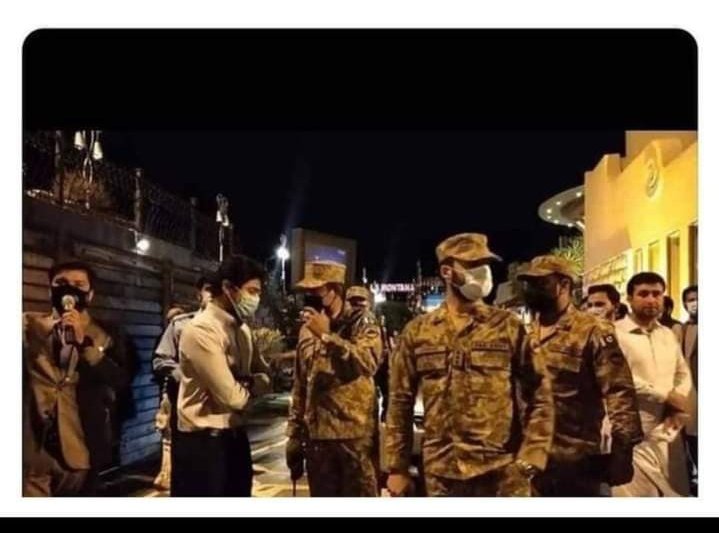 Arslan Rashid on Twitter: "Baaki sab choro yaar banda wardi dekh kar hi pigal jata hai🔥🔥🔥…