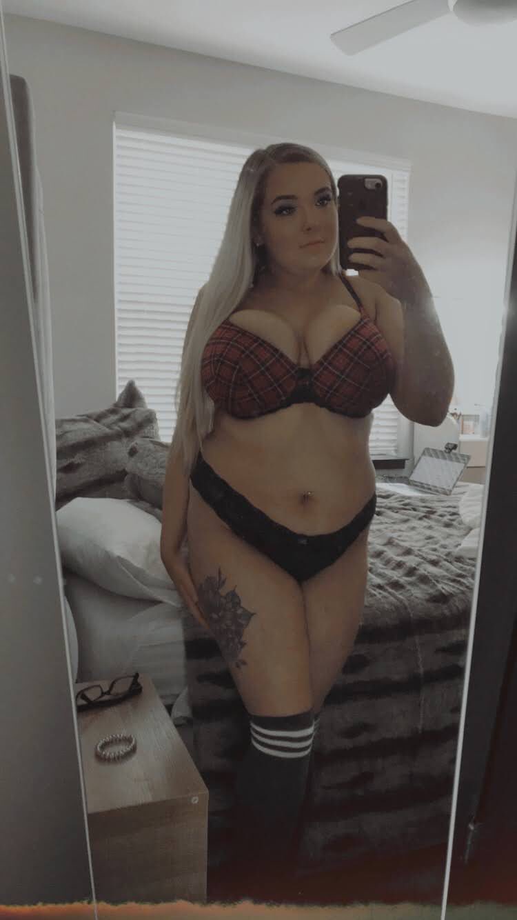 chloe nyx 👑 on Twitter: "i heard you like your girls thiccc 😋 lucky you, you found me 😇 link in ...