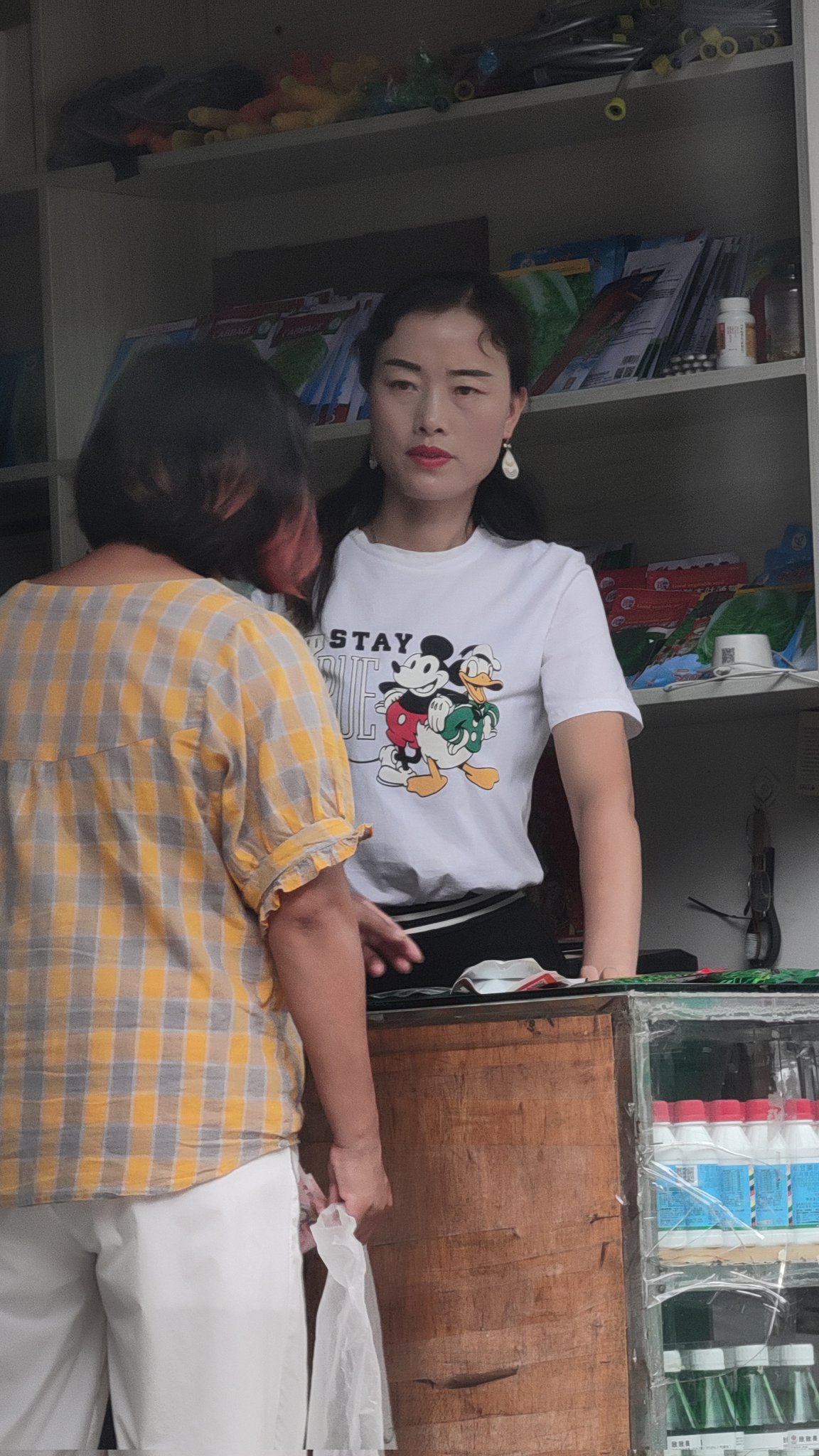 夜孤城 On Twitter 这老板娘操起来肯定带感,长得漂亮,又会打扮,每次到镇上看到她都在心里意淫无数遍。美女 少妇 肉丝 丝袜 Da5sjvlvm5