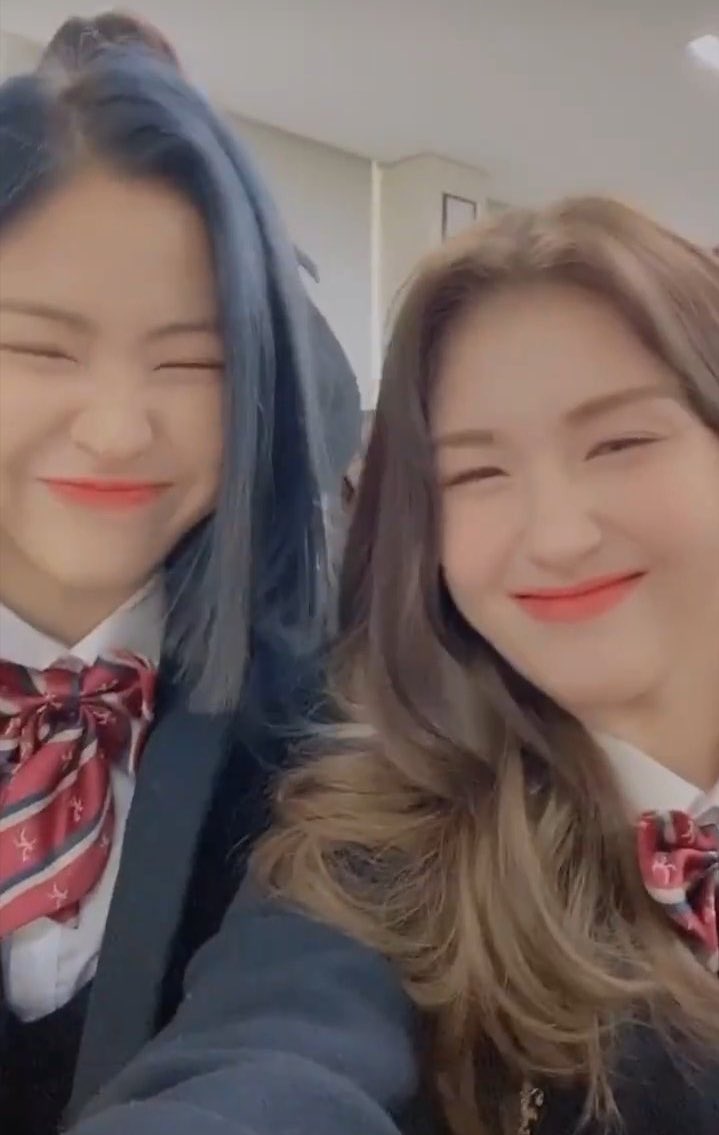 itzy pics on Twitter: "somi with ryujin and chaeryeong #ITZY #있지 https://t.co/k14kudfivw" / Twitter