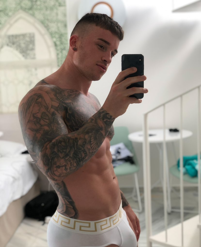 Chris Hatton on Twitter: "https://t.co/JLxlq9ARzj https://t.co/PvUeiJClum" / Twitter