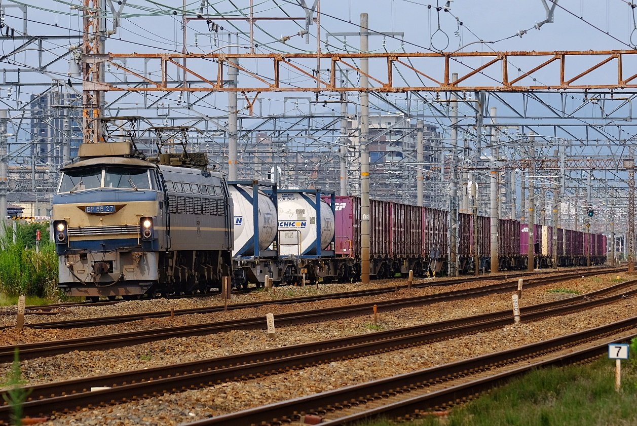 EF16_6 on Twitter: "2021.8.23 千里丘〜岸辺 5085レ EF66-27 サプライズ👀。27号機がまさかの吹田🍑代走に入ってくれました🙌。 FUJI XF100 ...