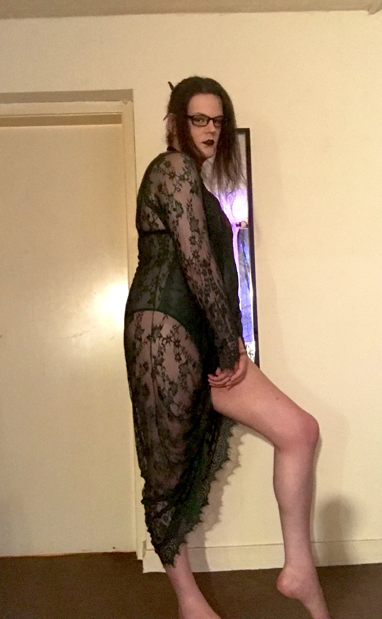 Miss Mimsy B on Twitter: "Anyone coming round to keep me company for the night? I promise it’ll ...