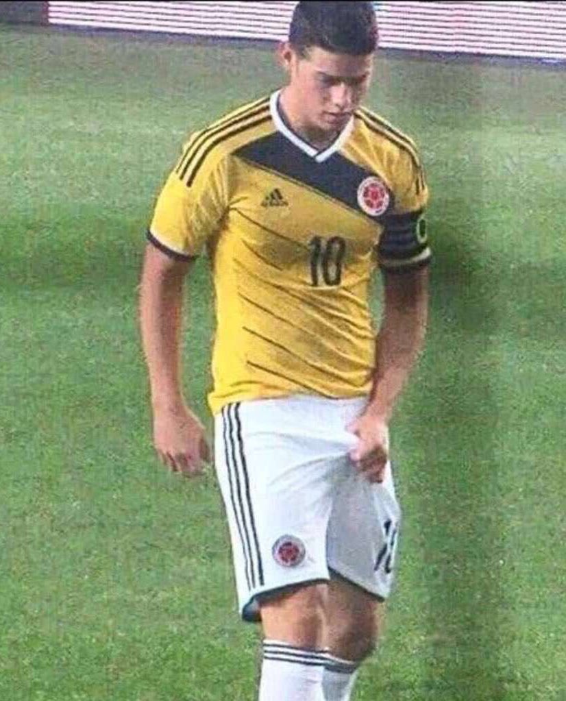 James Rodriguez Bulto Club León: James Rodríguez Comanda