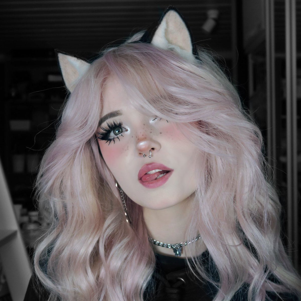 MILK(@milk_g0re ):Vampire cat girl gf living in a liminal space ...