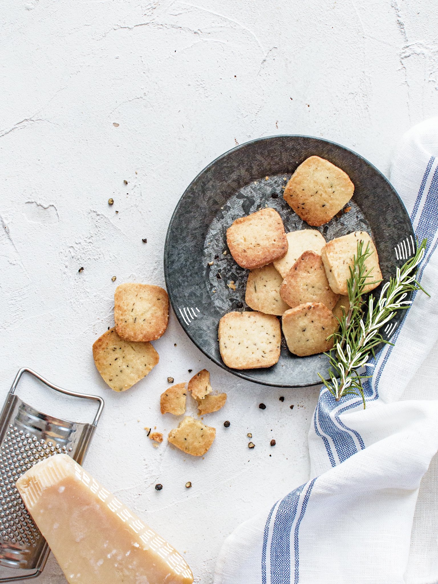 ai_mogmog / Ai Horikawa (レシピ本予約受付中💡) on Twitter: "チーズ濃いめのおつまみクッキー🧀 甘いおやつもいいけど、お家呑みにはこういうのが最高🤤 ...