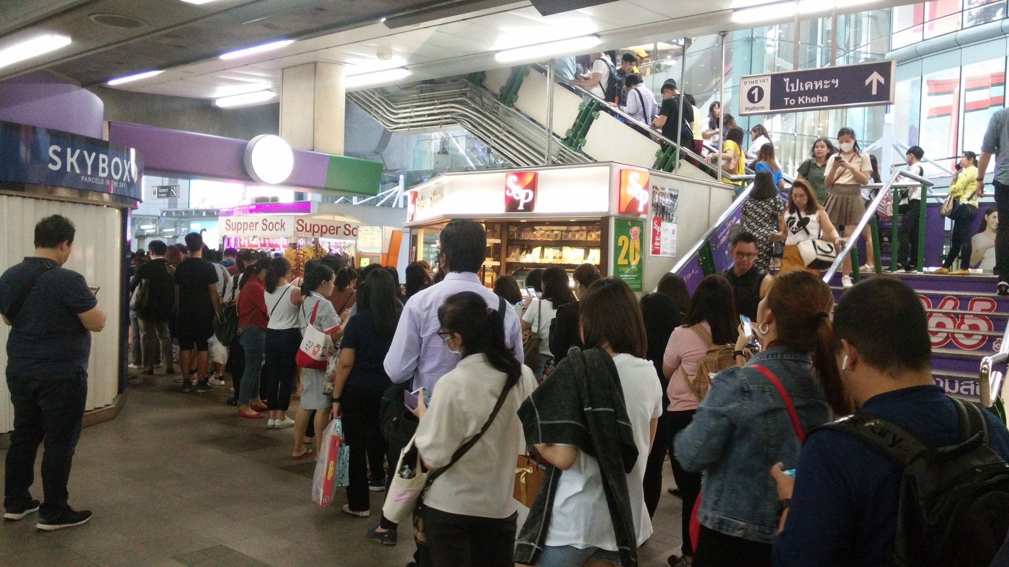 JS100 on Twitter: "RT @watcharate: 18:40 เจ้าหน้าที่แจ้ง BTS ที่จะไปสถานีเคหะฯ ขัดข้อง ตอนนี้ ...