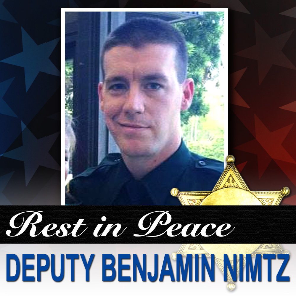 Grandma: Hit 'em with the shoulder, Grandma 😂😂 (via @Smoothsmith8 h/t ...