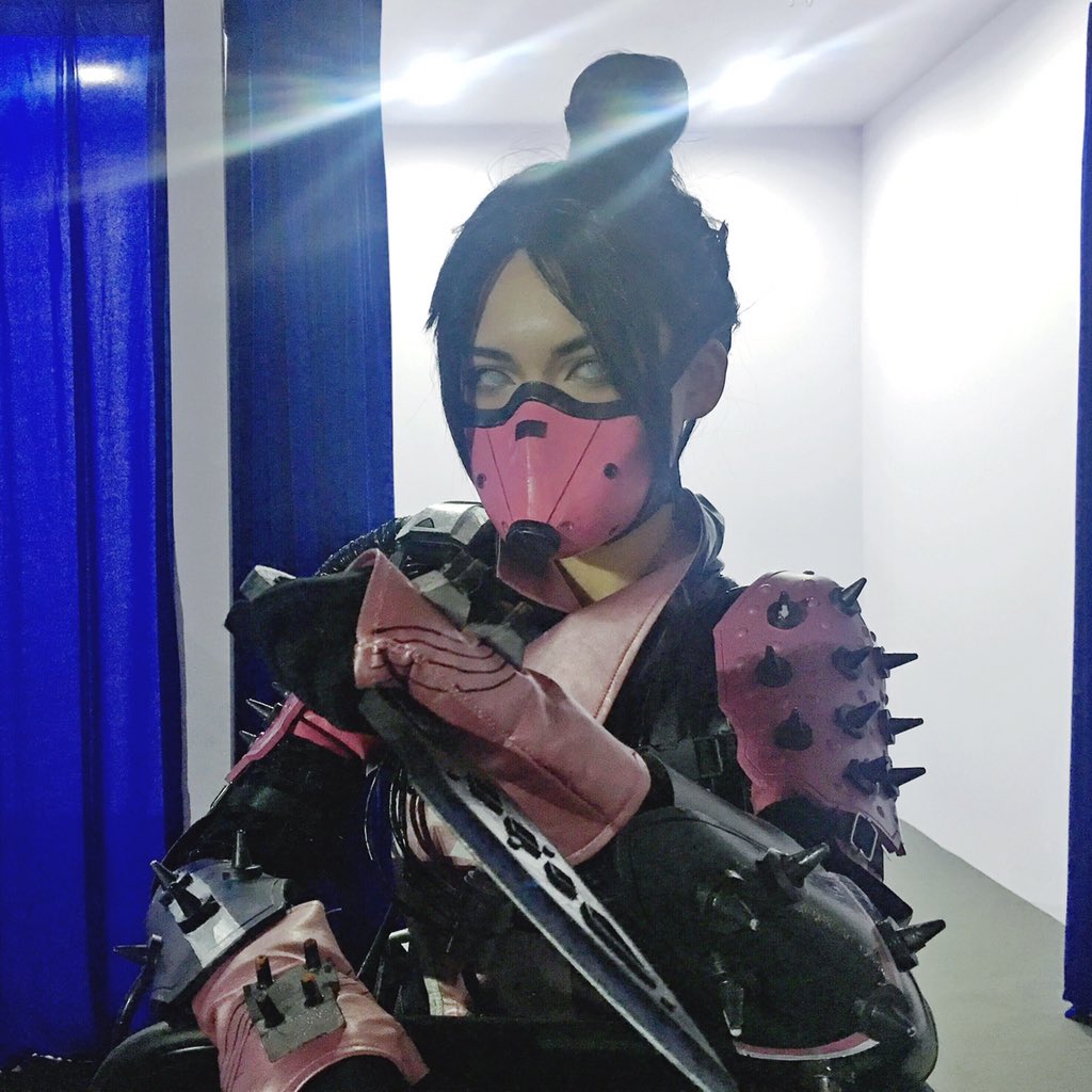 LARKTofu on Twitter: "Apex legends Wraith cosplay It's over and some group shots I'll post later ...