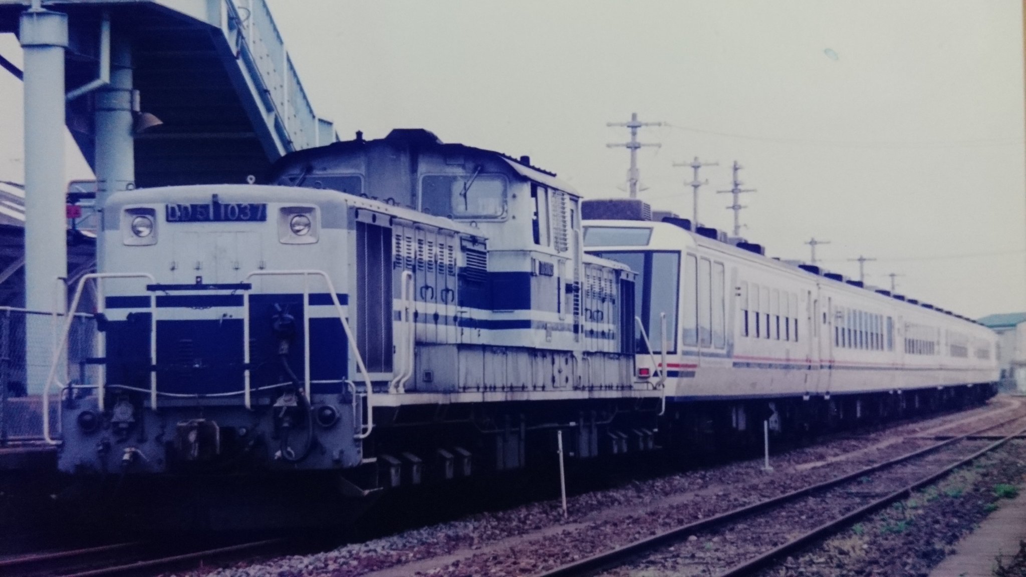 上野東京ライン 高槻行き on Twitter: "～懐かしい写真～ ユーロ専用機 ⚪DD51 1037(青プレ)＋やすらぎ ⚪DD51 1037(白プレ)＋マヤ34＋EF58 157 ⚪ ...