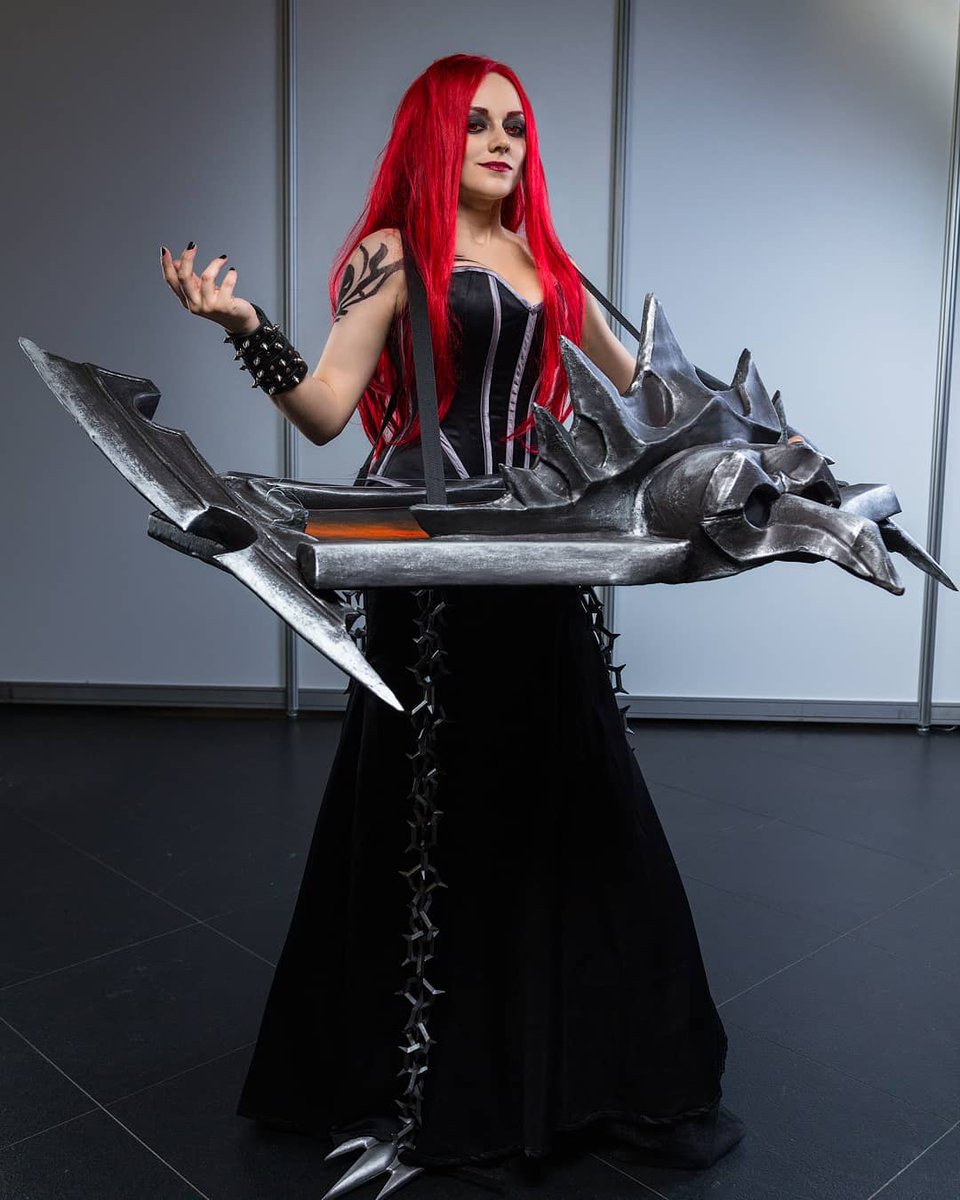 Pentakill Sona Cosplay