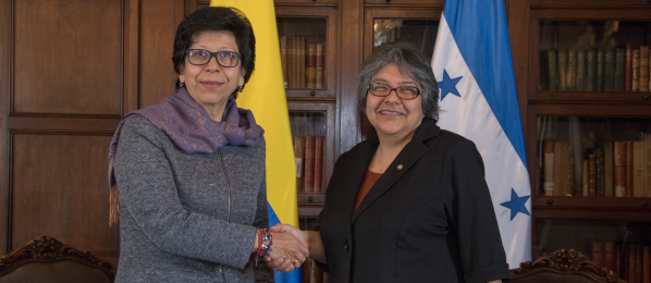 Cancillería Colombia on Twitter: "Nueva Embajadora de Honduras en Colombia, María Antonia ...
