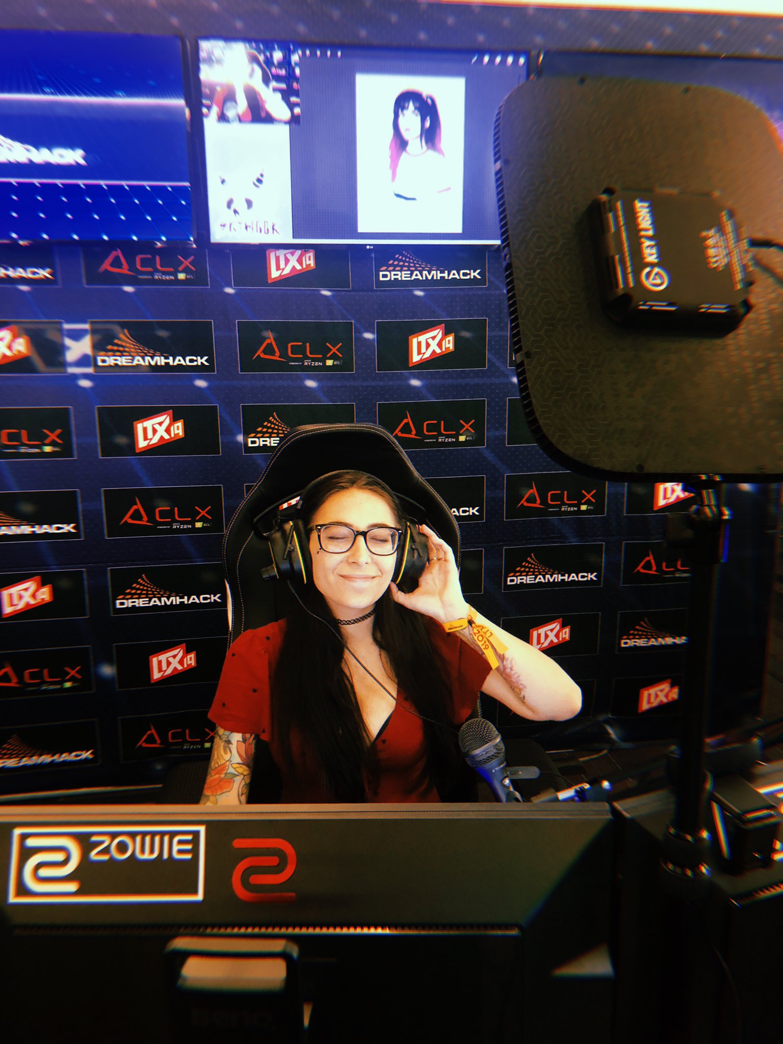 🦋 Skyhook Nova on Twitter: "Live from @DreamHack!! https://t.co/KCFyrC7T4C 💙💙💙…