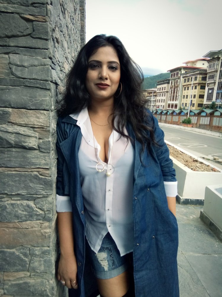 Kavita Radheshyam on Twitter: "Some Sexy Poses During The Shoot 😎🙈🙊 https://t.co/tJJwhe10rT ...