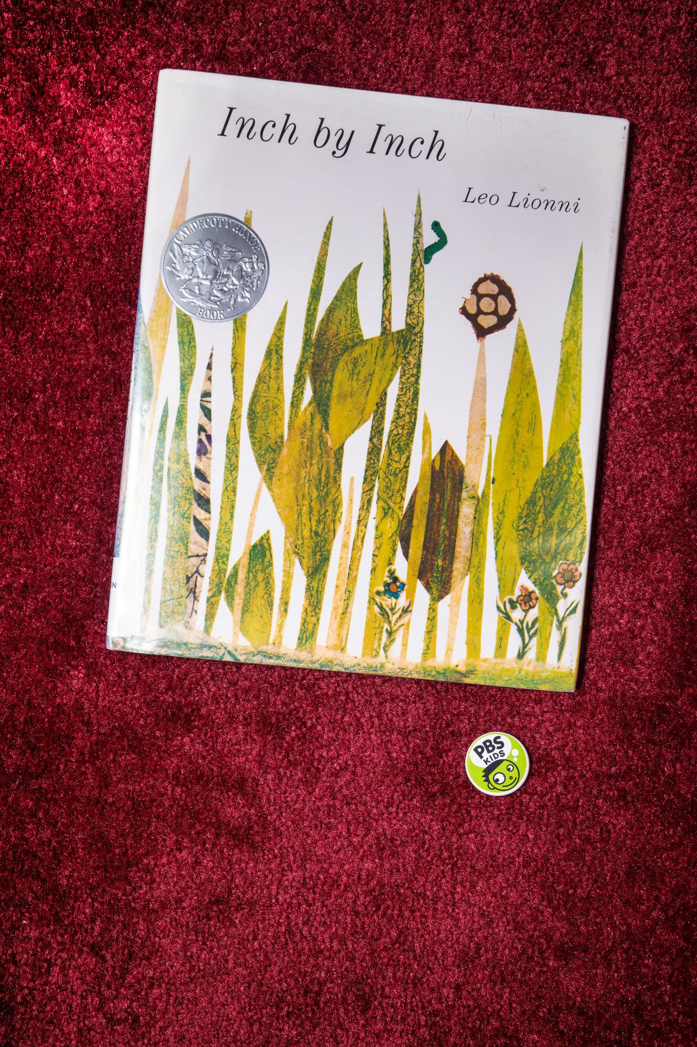 PBS KIDS on Twitter: "This little inchworm enjoys measuring everything ...