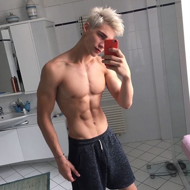 Boy Selfie Abs