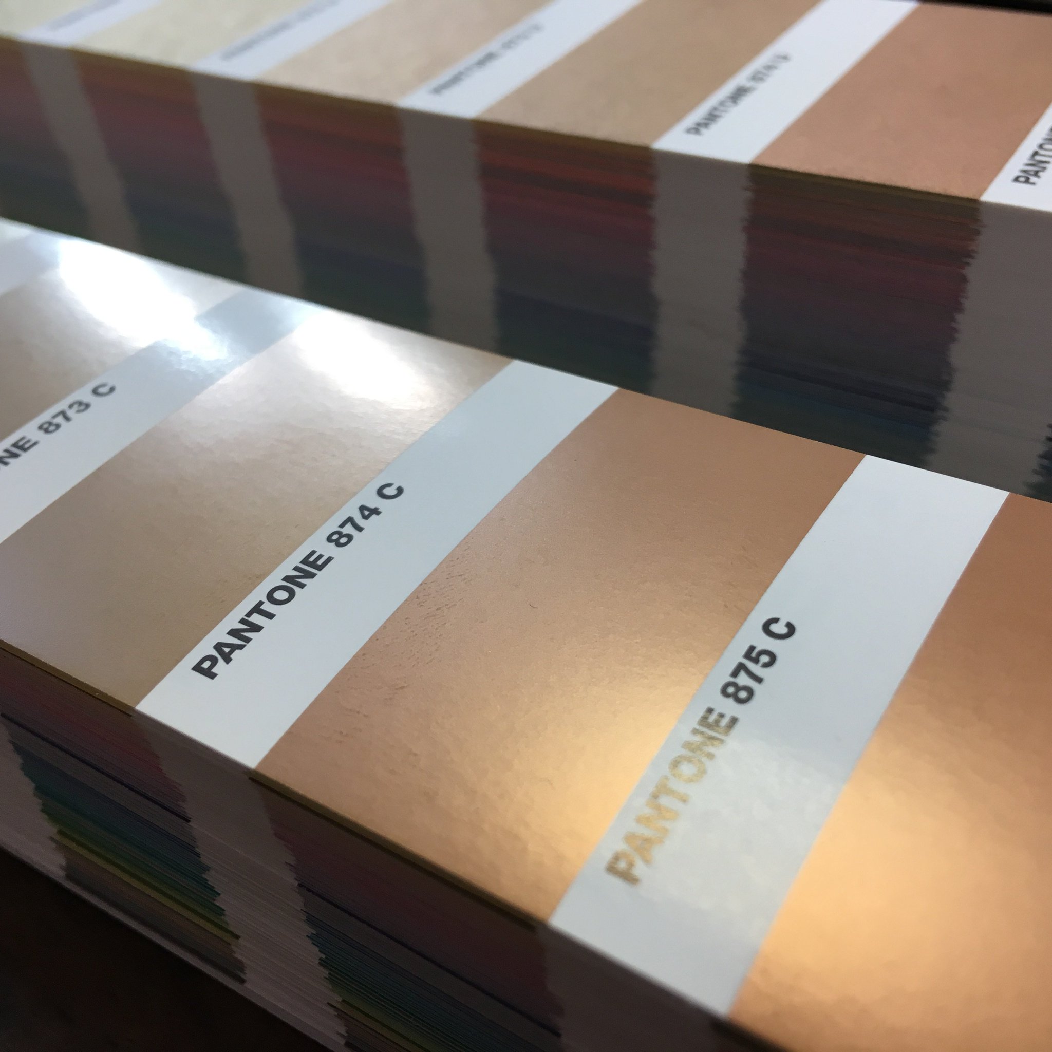 Dare tragediografo comando pantone 875 c metallic bungee jump ascesso ...